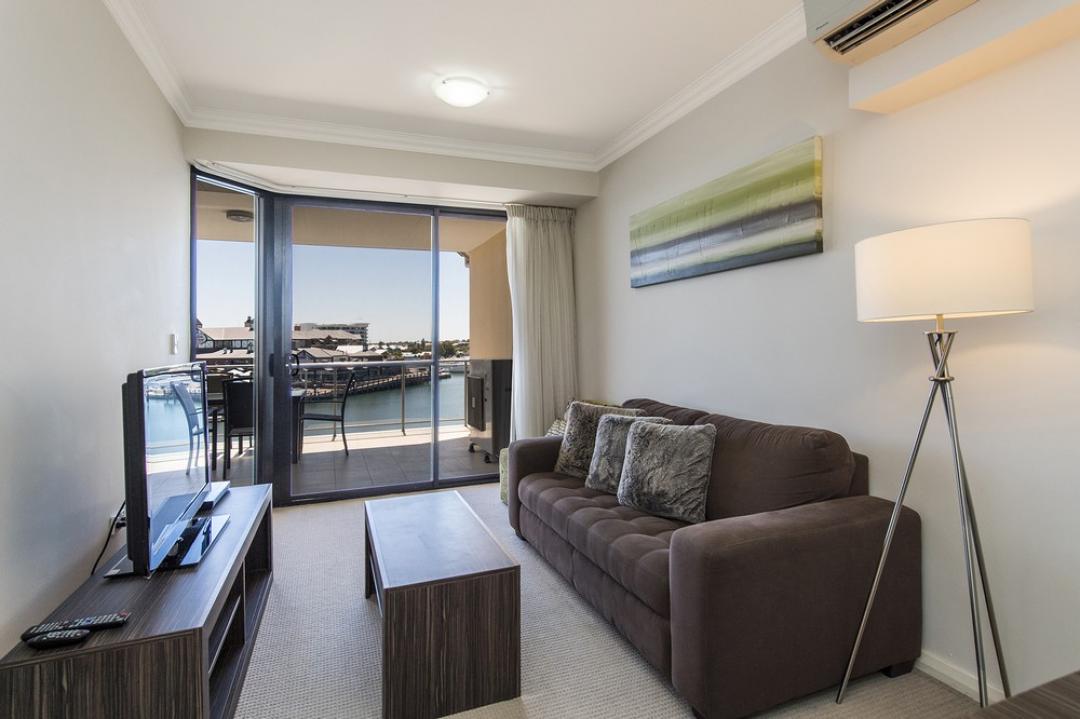 Dolphin Quay Apartments Official Site - 1 Bedroom Superior Marina View ...