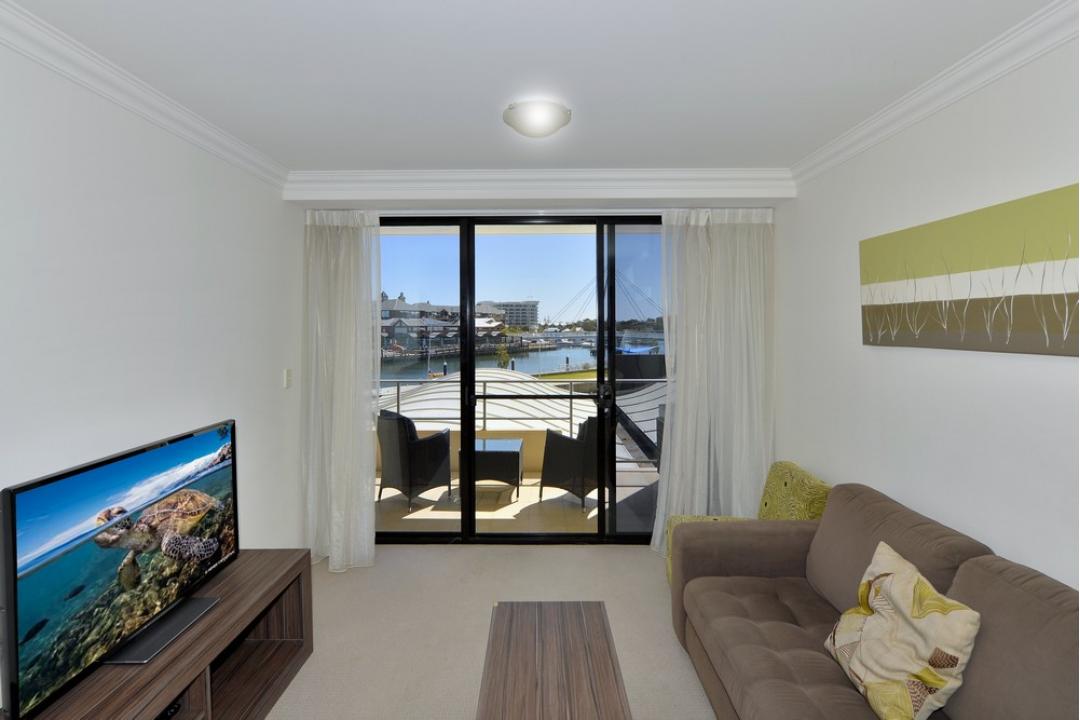 Dolphin Quay Apartments Official Site - 1 Bedroom Marina View Apartment