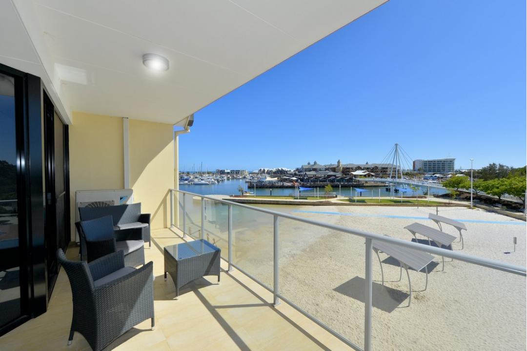 Dolphin Quay Apartments Official Site - 1 Bedroom Marina View Apartment