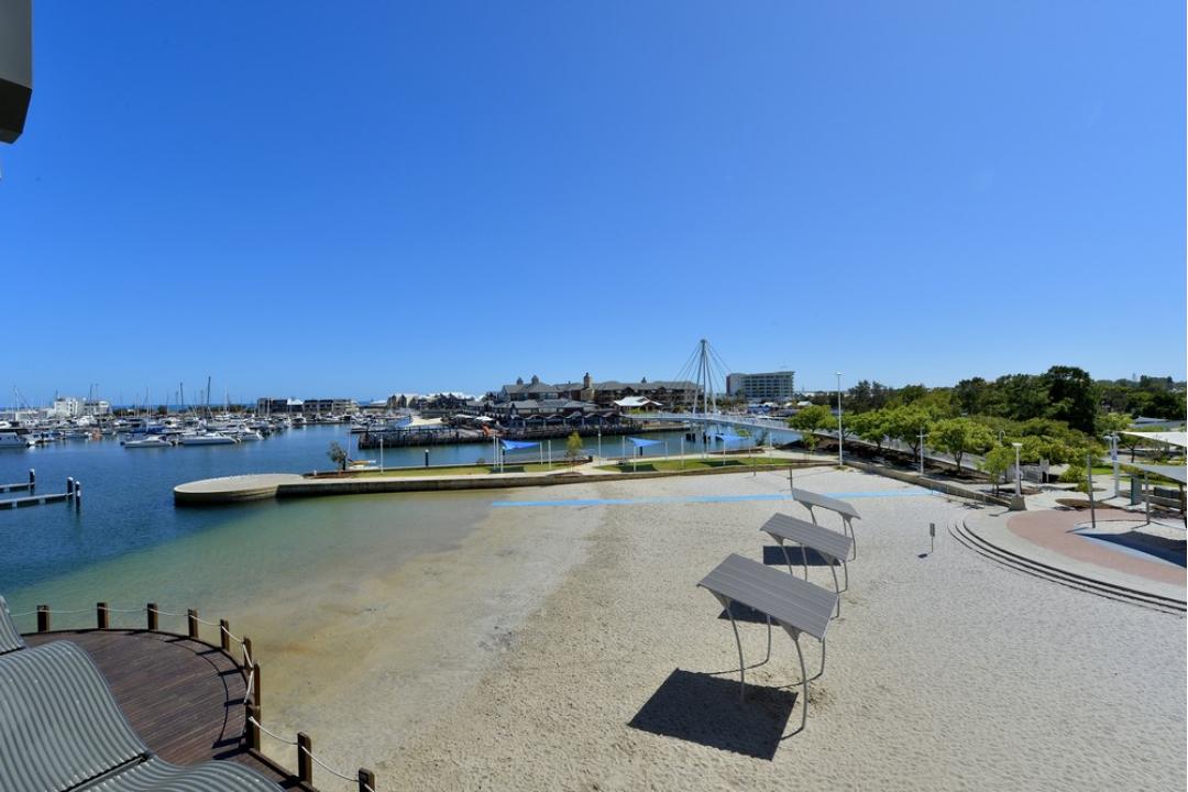 Dolphin Quay Apartments Official Site - 1 Bedroom Marina View Apartment