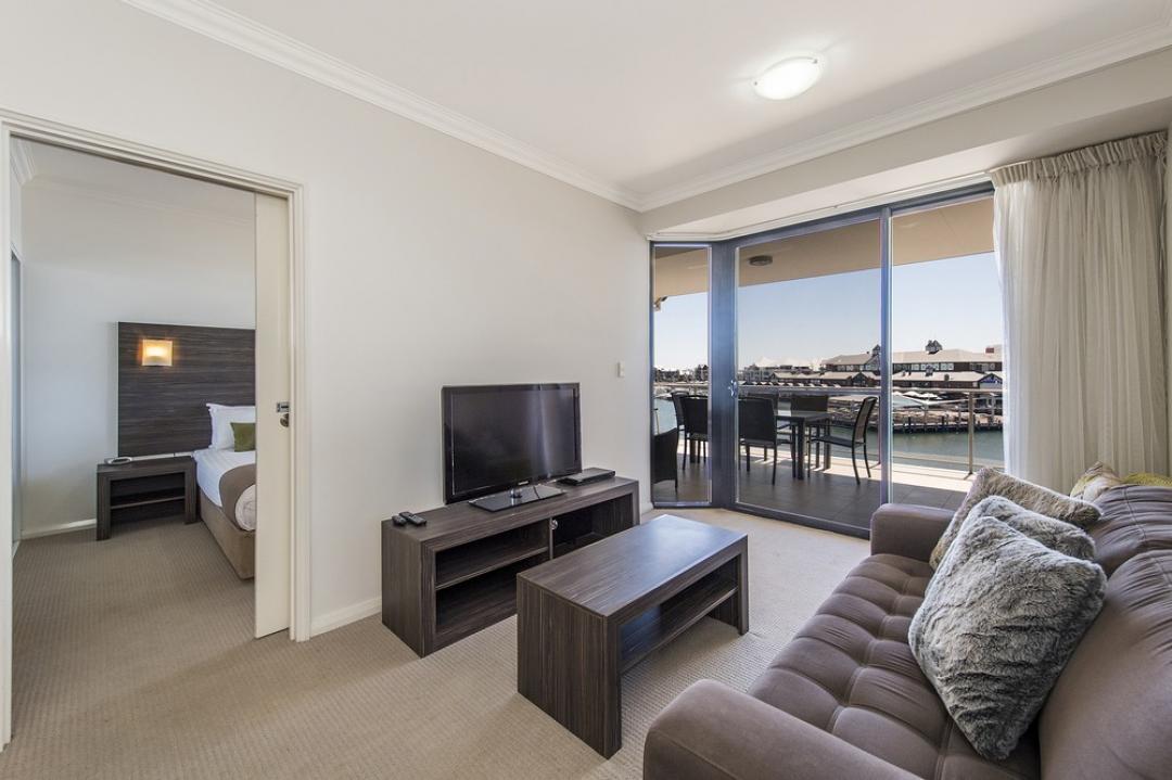 Dolphin Quay Apartments Official Site - 2 Bedroom Superior Marina View ...