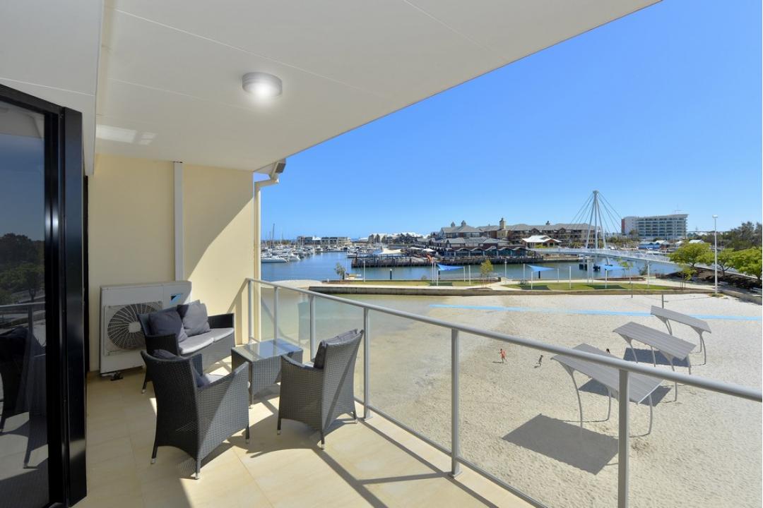Dolphin Quay Apartments Official Site - 2 Bedroom Marina View Apartment